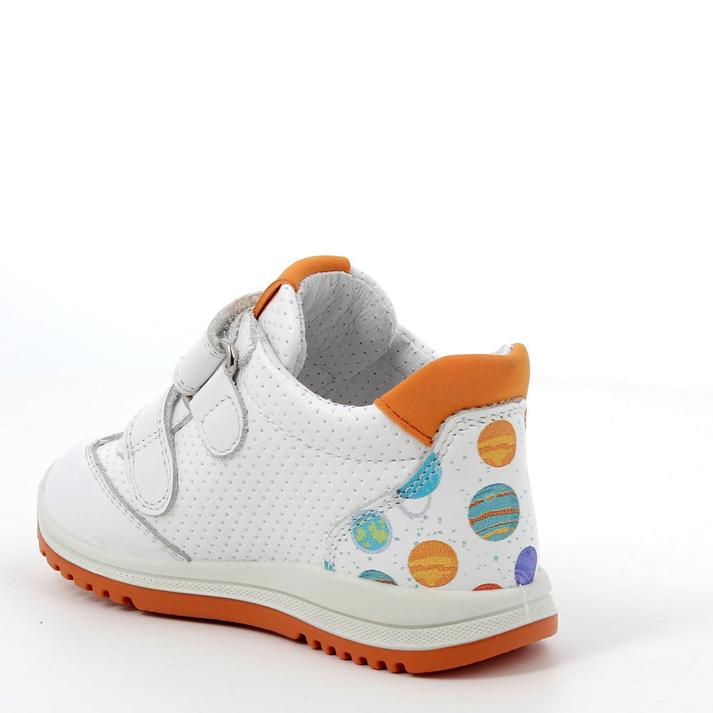 Boy shoes white